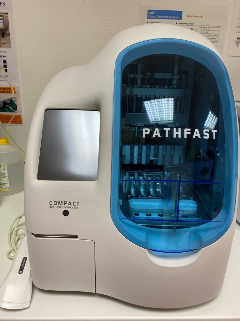 Automate d'analyses de biologie médicale, PathFast Compact immuno ...